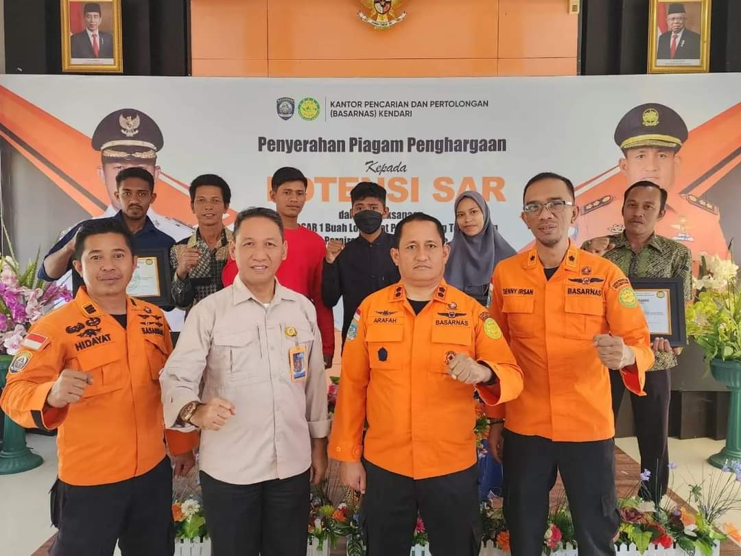 Bantu Evakuasi Korban Kapal Tenggelam, 5 Nelayan Dapat Penghargaan dari ...