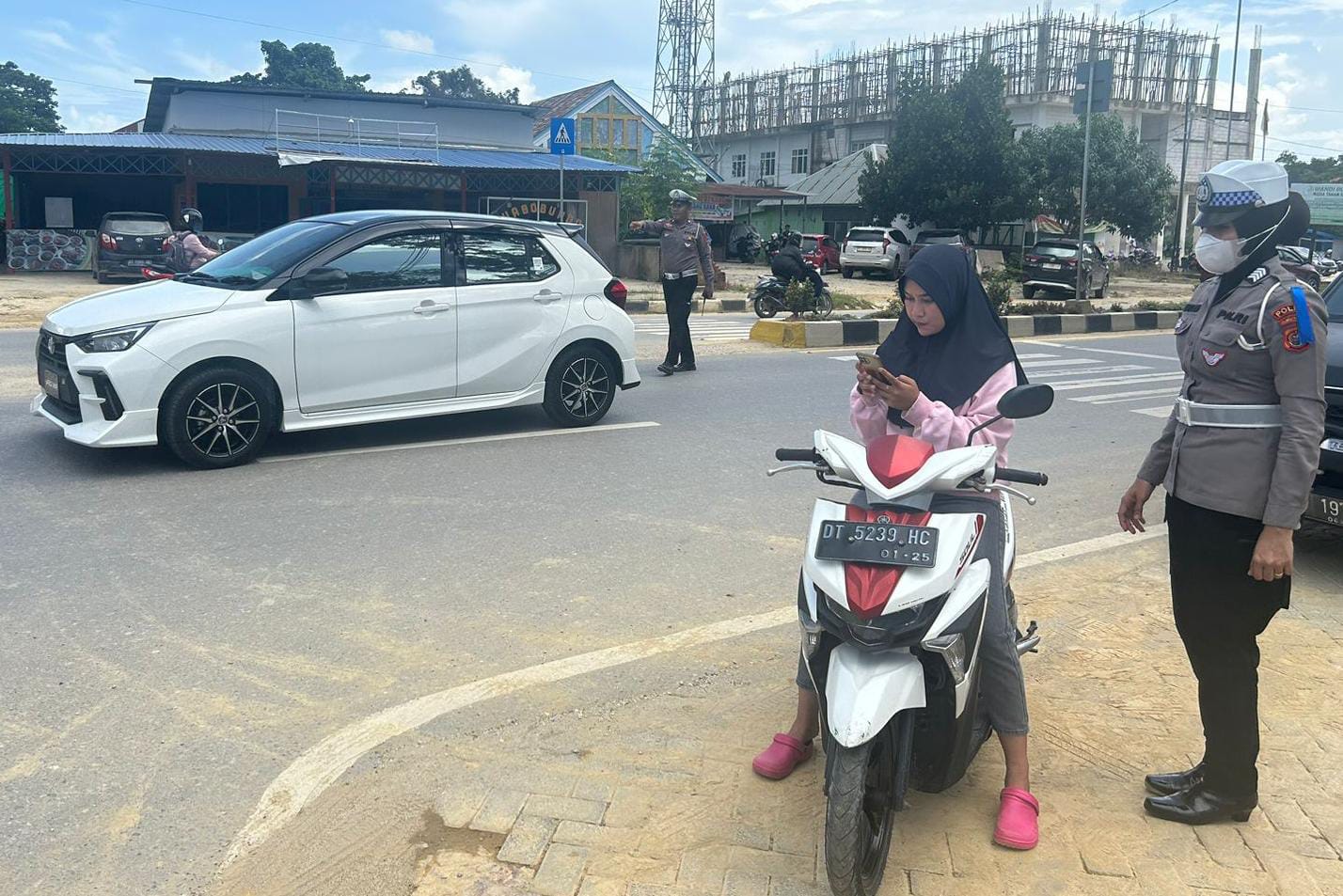 Pengendara Motor Tak Pakai Helm Jadi Sasaran Operasi Keselamatan Anoa ...