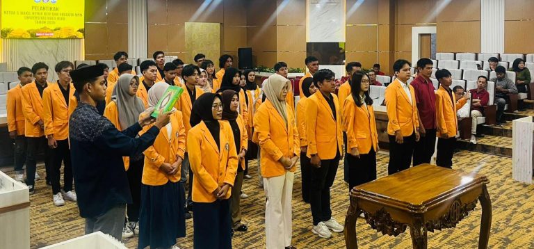 BEM dan MPM UHO 2026–2027 Resmi Dikukuhkan, Rektor Apresiasi Demokrasi ...